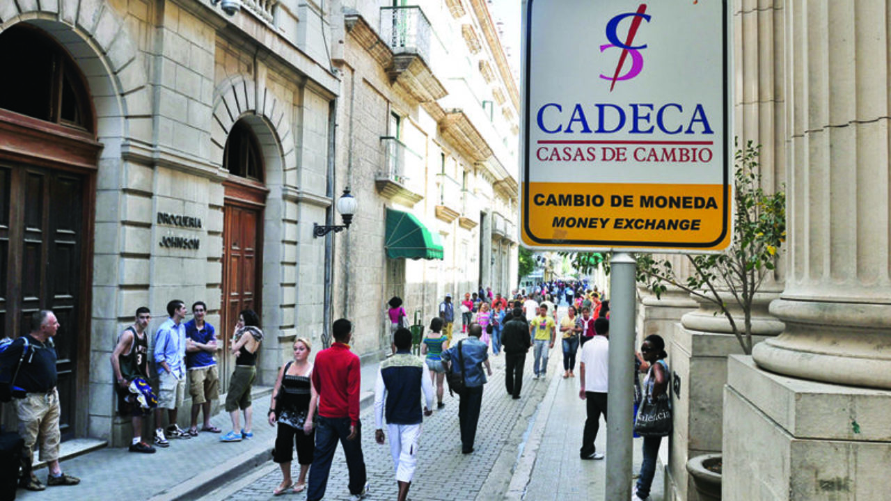 Colas para comprar divisa en CADECA serán virtuales